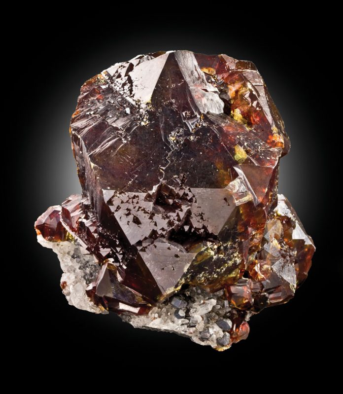 Calamine: An Anti-Itch Mineral - Rock & Gem Magazine