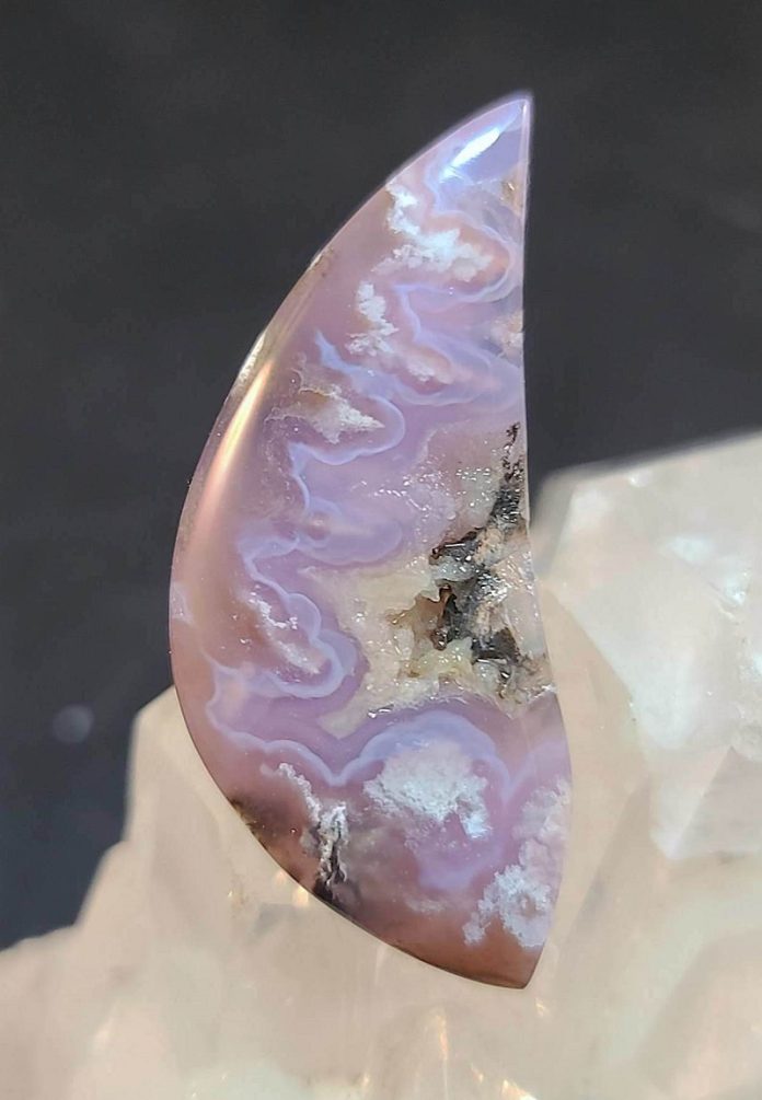 Ghost Fire Agate: What to Cut - Rock & Gem Magazine