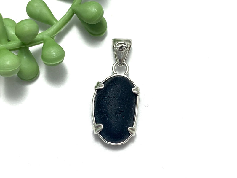 Black Pirate Sea Glass Color - Rock & Gem Magazine