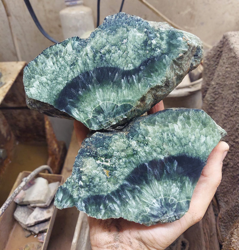 Seraphinite – What to Cut - Rock & Gem Magazine