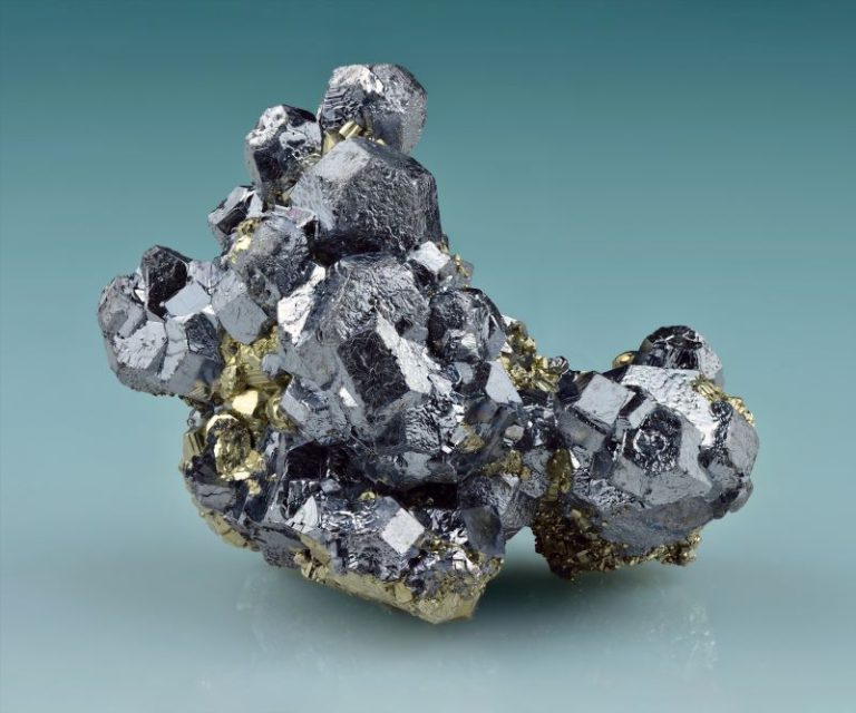 Galena Mineral: Ruling the Radio - Rock & Gem Magazine