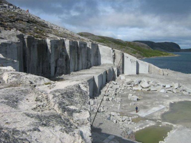 Labradorite: Northern Lights in a Gemstone - Rock & Gem Magazine