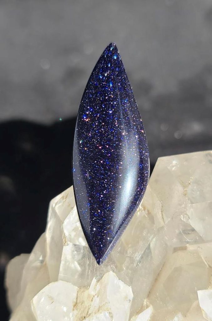 Goldstone: Cutting & Cabbing Tips - Rock & Gem Magazine