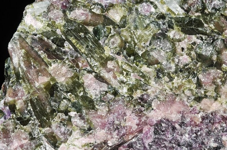 Pegmatite Rock: Large & In Charge - Rock & Gem Magazine