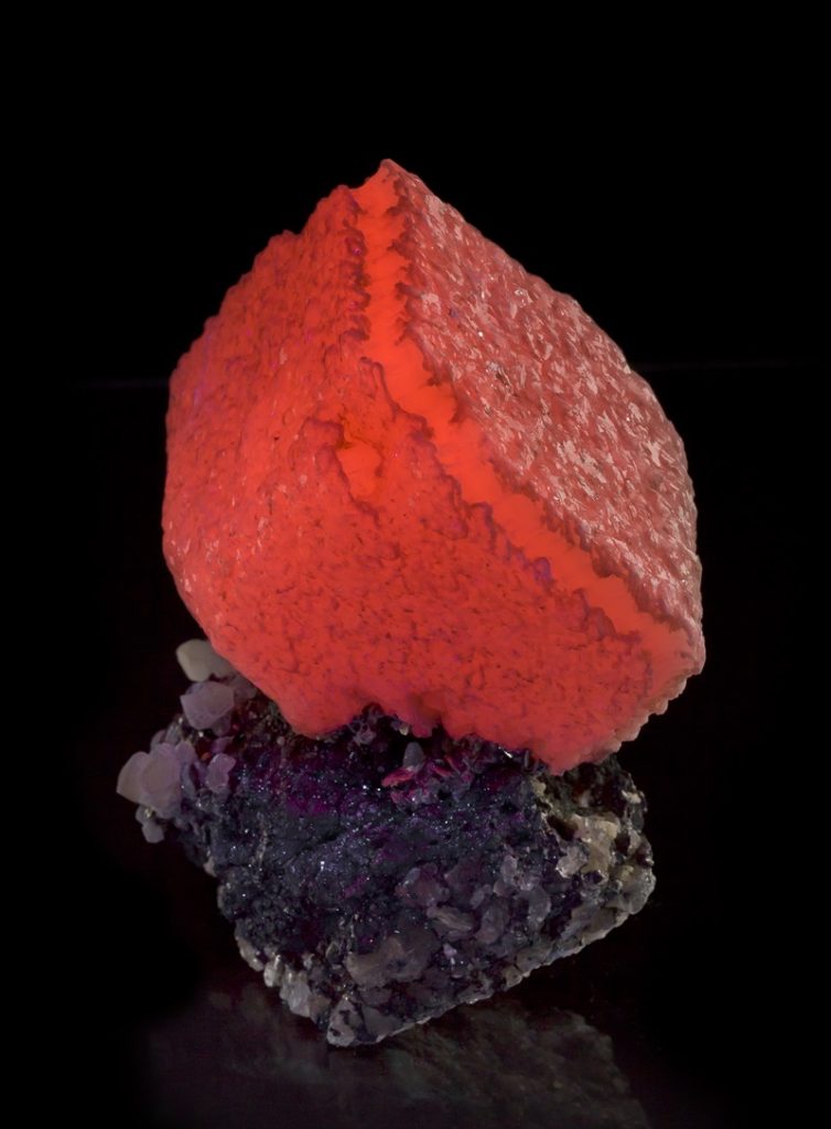 UV Rocks: A Guide Fluorescent Minerals - Rock & Gem Magazine