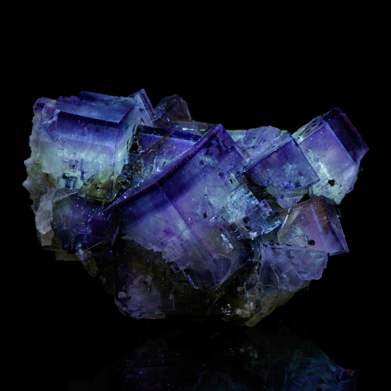 UV Rocks: A Guide Fluorescent Minerals - Rock & Gem Magazine