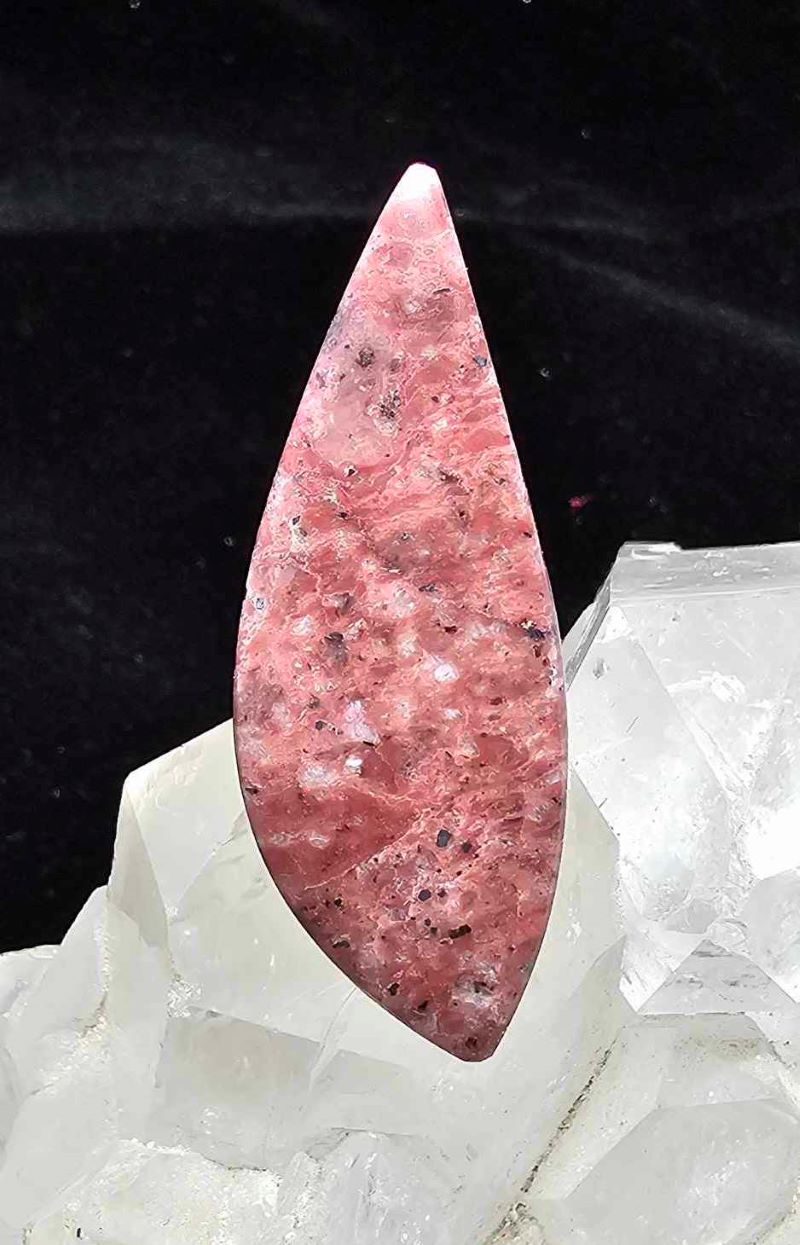 Thulite: A Guide To Cabbing & Polishing - Rock & Gem Magazine