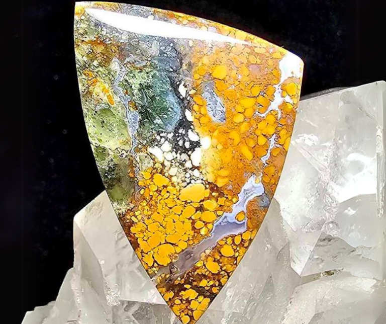 California Magnesite Plasma Agate: What to Cut - Rock & Gem Magazine