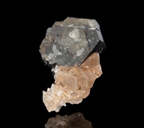 Mica: A Shimmering Sheet Mineral - Rock & Gem Magazine