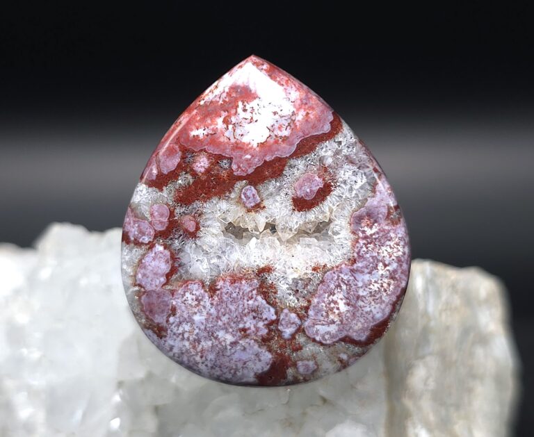 Duncan Poppy Jasper: Cabbing Guide - Rock & Gem Magazine